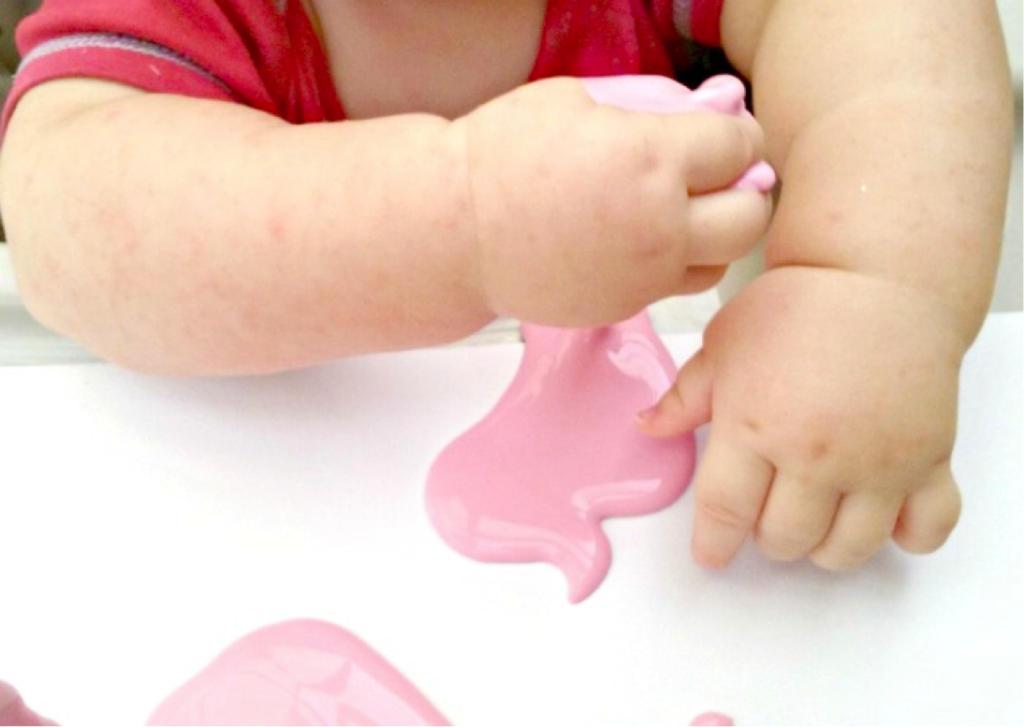 Doing Montessori at Home with Your Baby (7 to 9 months) - Montessori Rocks